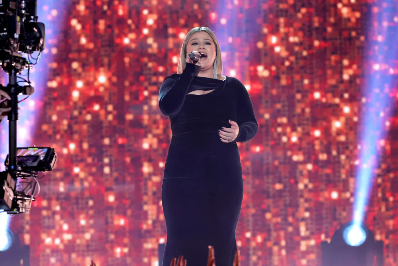 Kelly Clarkson Put On The Best Display Of Divorce Rage In A Holiday ...