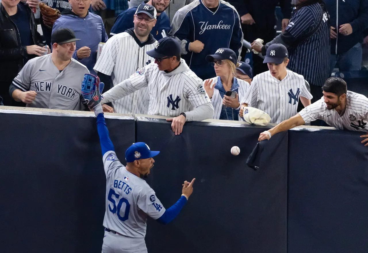Yankees Fans Who Interfered During World Series Banned By MLB ...