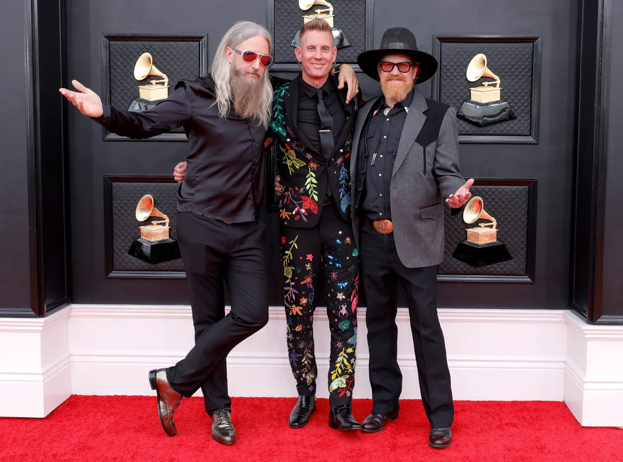 Former Mastodon Guitarist And Vocalist Brent Hinds Dies In Motorcycle ...