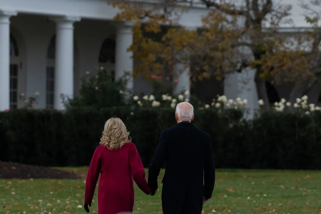 Former Officials Wonder Why Bidens Are Releasing Their Books | The ...