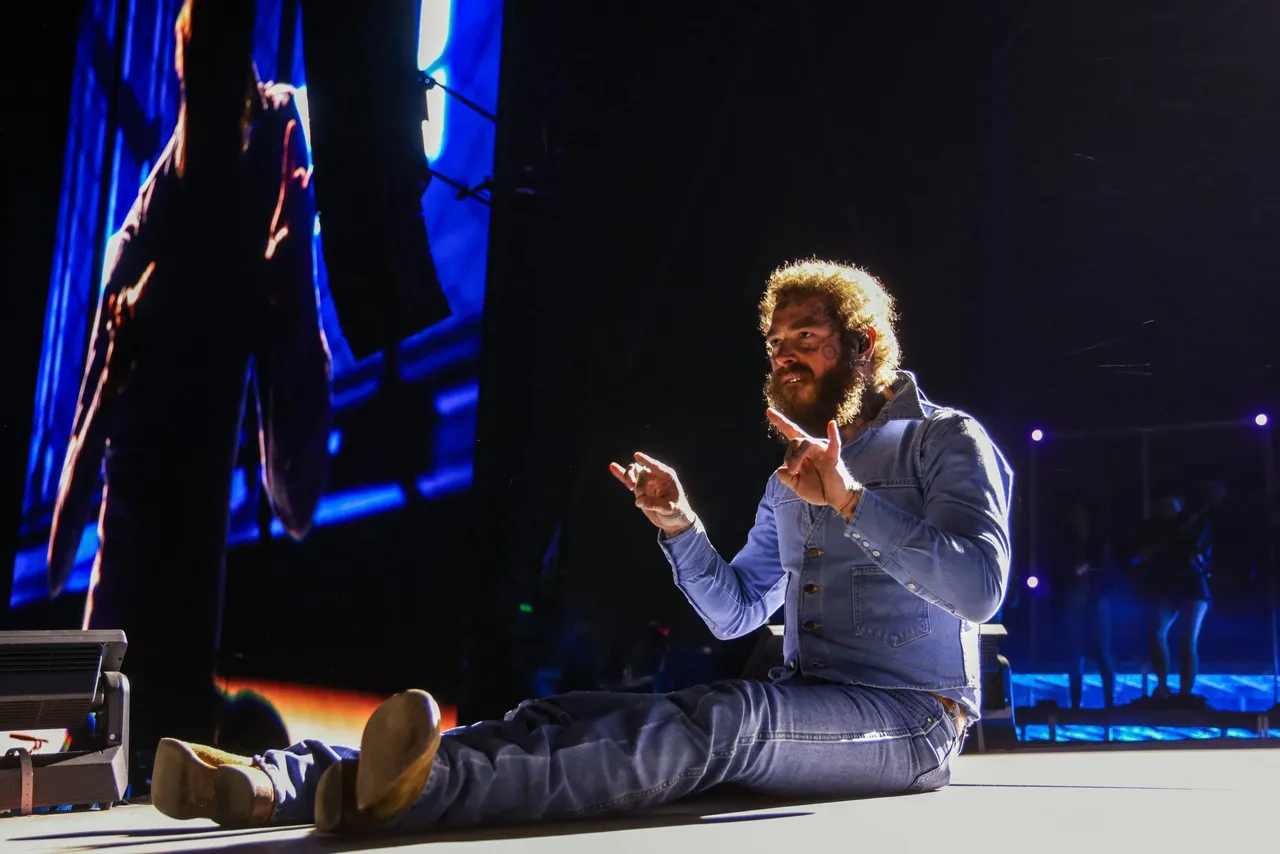 Post Malone Fans Worried After Singer Contorts Body, Struggles To Get ...