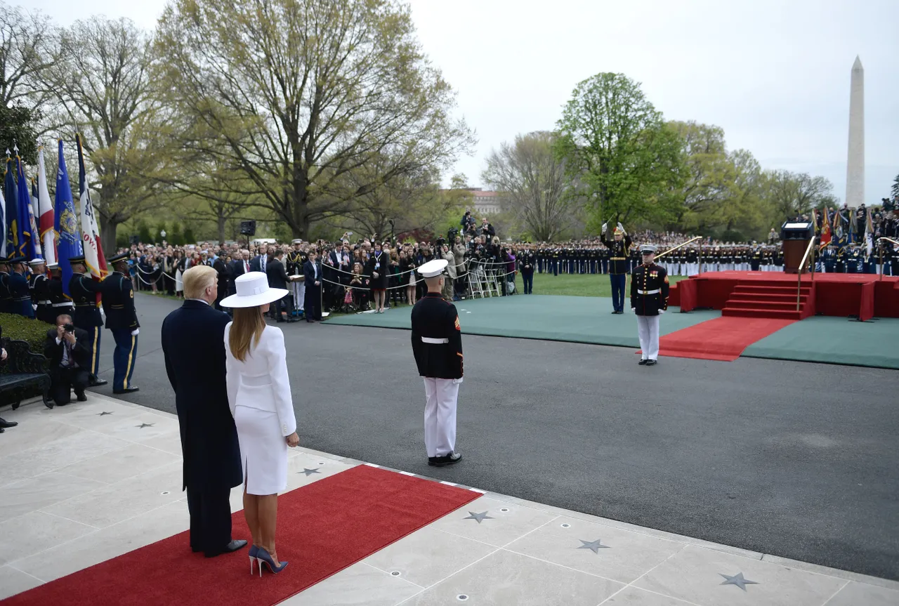 Melania Wore A Hat That Would Make Any Frenchman Surrender | The Daily ...