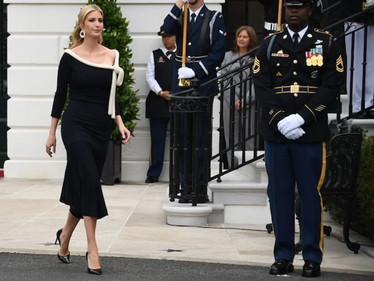 Ivanka Shines In Black And White Dress Ahead Of WH Ceremony [PHOTOS ...