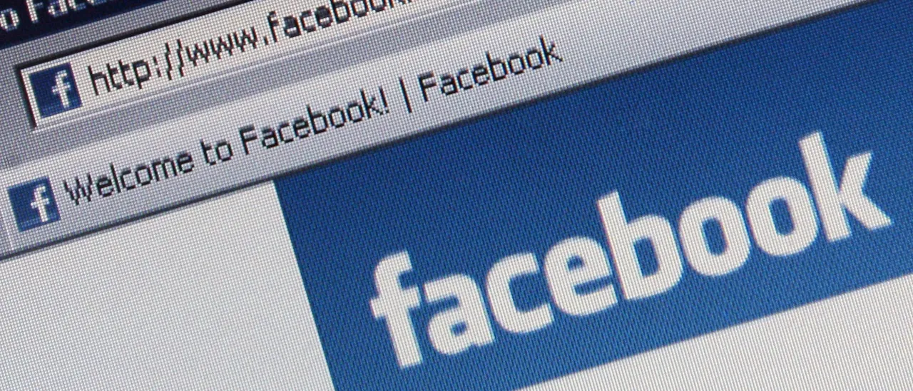Facebook Suffers Worldwide Crash After Most Drastic Stock Dive In ...