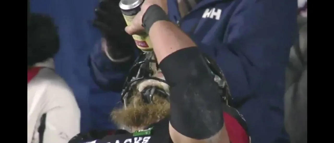 Football Player Chugs A Beer In Epic Touchdown Celebration [VIDEO ...