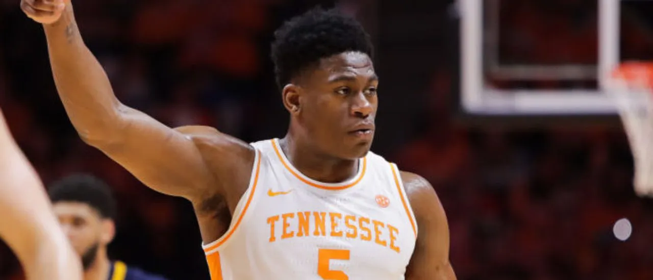 Tennessee Basketball Player Admiral Schofield Sings Adele Song | The ...