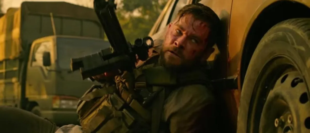 Watch Chris Hemsworth In The Trailer For Netflix’s New Action Movie ...