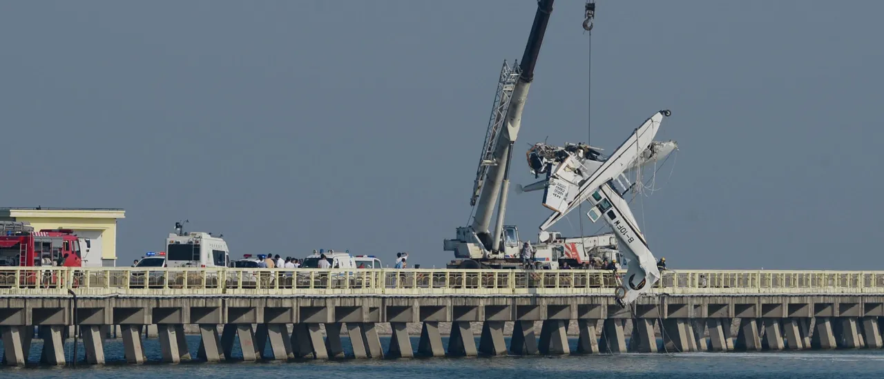 Seaplane Crashes Into Whitestone Pier, Killing 1, Injuring 2 | The ...