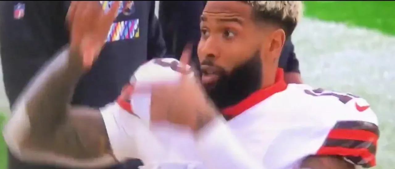 Odell Beckham Jr. Takes His Cleats Off, Trash Talks Fans During ...