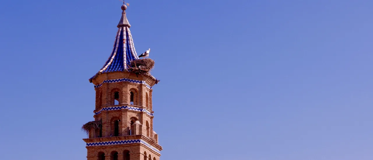 Archeologists In Spain Discover Over 400 Tombs In Ancient Burial Site ...