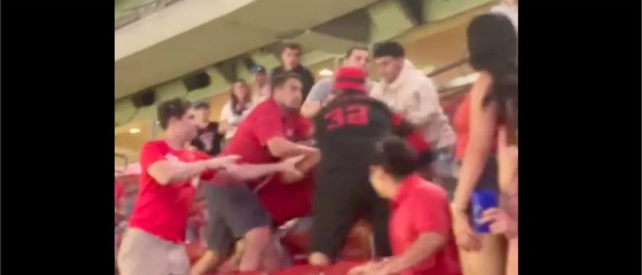 Fans Get In A Massive Fight During The Texas Tech/Houston Game In ...