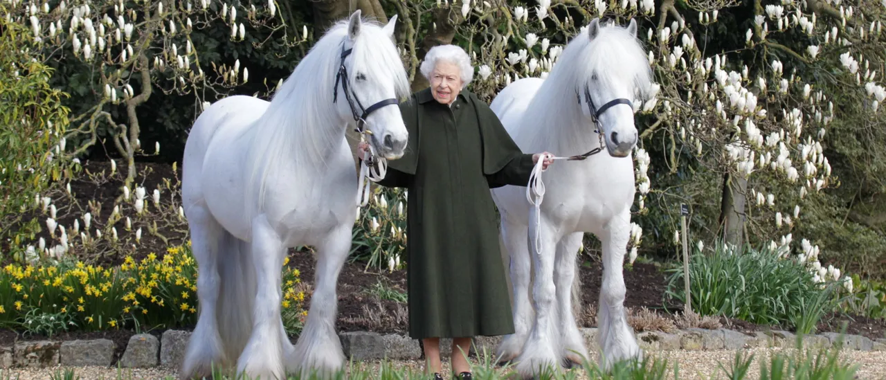 Queen Elizabeth Celebrates Her 96th Birthday In Jaw-Dropping Style ...