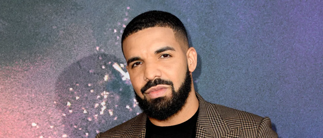 Drake Debuts Necklace Made Of 42 Engagement Diamonds Representing All ...