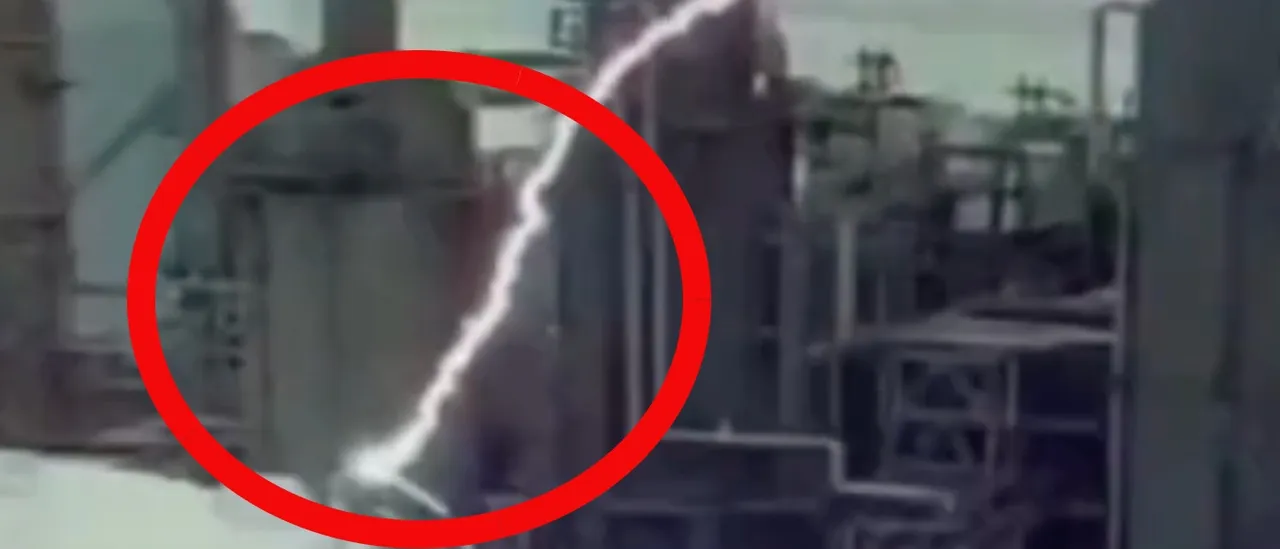 Video Shows Intense Moment Lightning Strikes Oil Tank Igniting Massive ...