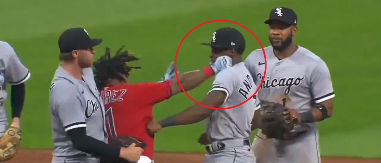 White Sox Tim Anderson Gets Knocked Down By Wild Punch During Brawl ...