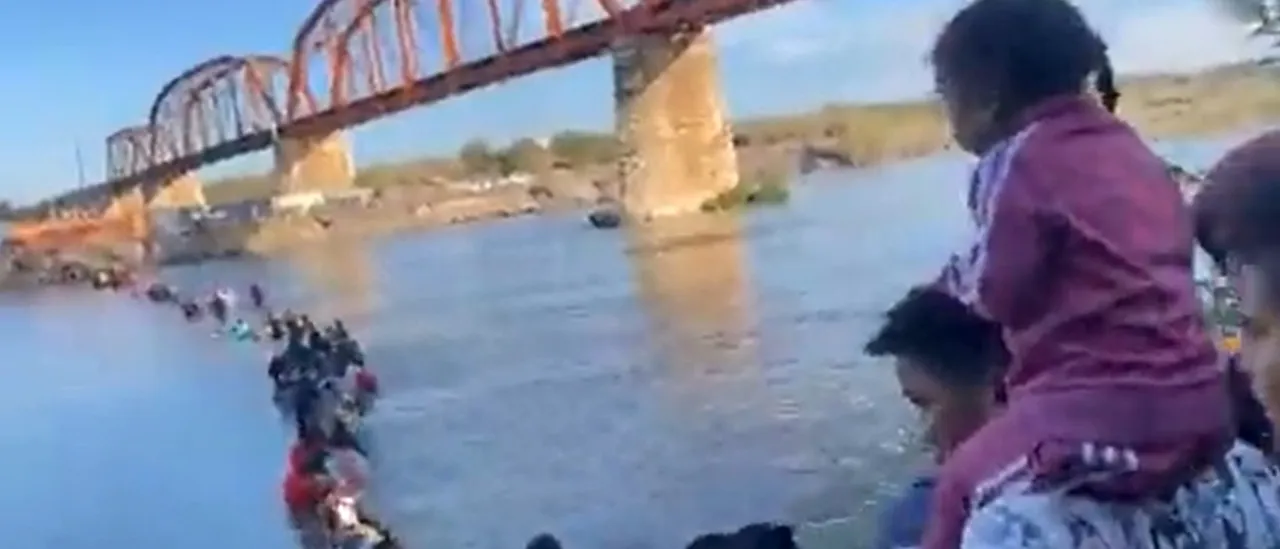 Hundreds Of Migrants Plunge Into Rio Grande The Same Day That Mayorkas ...