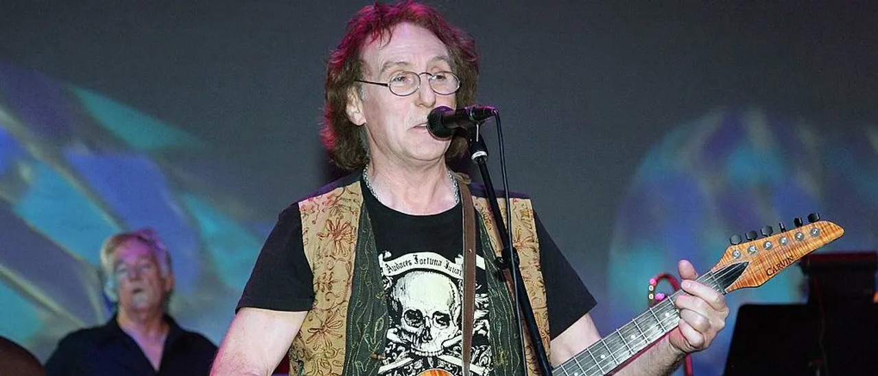 The Moody Blues Singer Who Co-Founded Band With Paul McCartney Dead At ...
