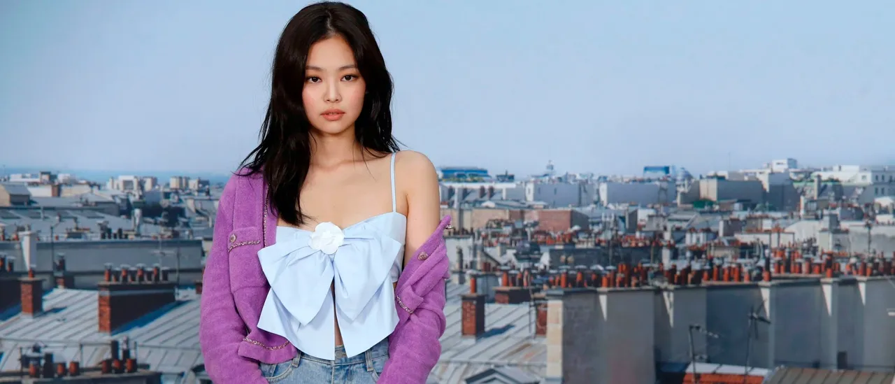 Blackpink’s Jennie Kim Peels Down To Her Underwear And Bra For Playful ...