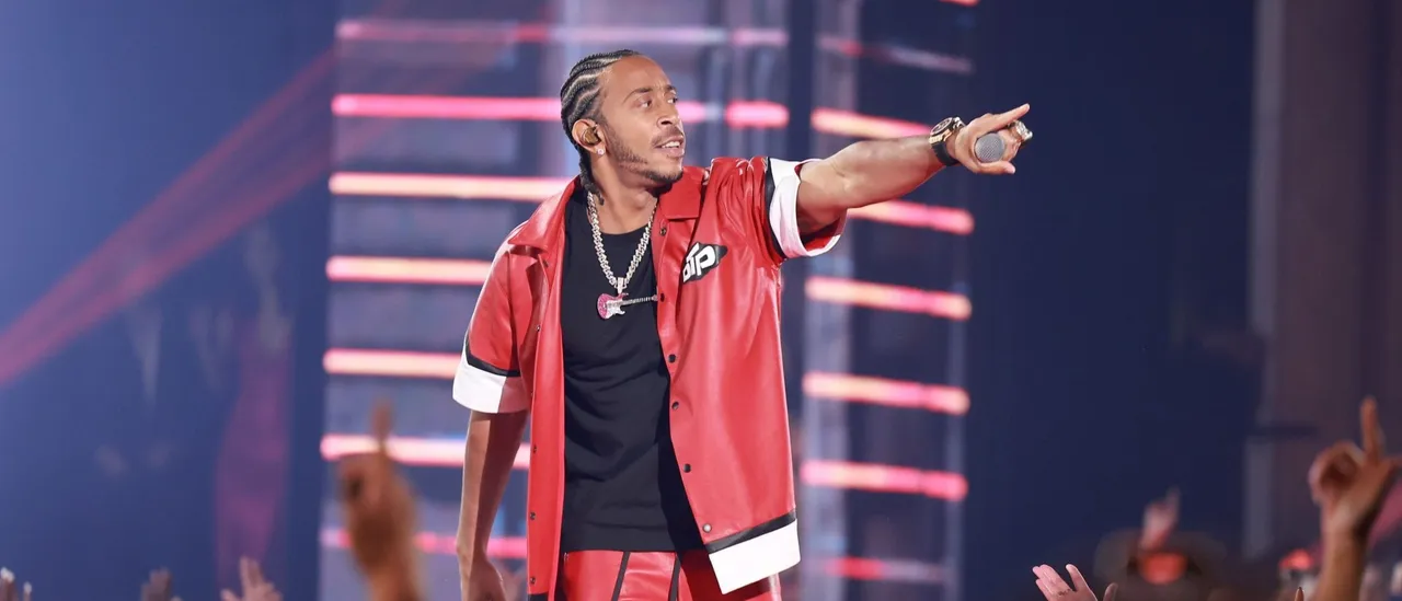 Famous Rapper Puts On Free Concert In Market Hall After Show Gets ...