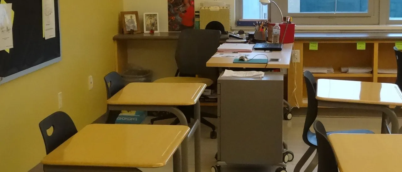 Police Arrest Substitute Teacher After Students Allegedly Walk In On ...