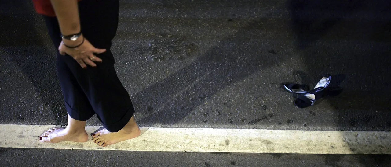 Naples Mayor Caught On Camera Struggling Through Sobriety Test After ...