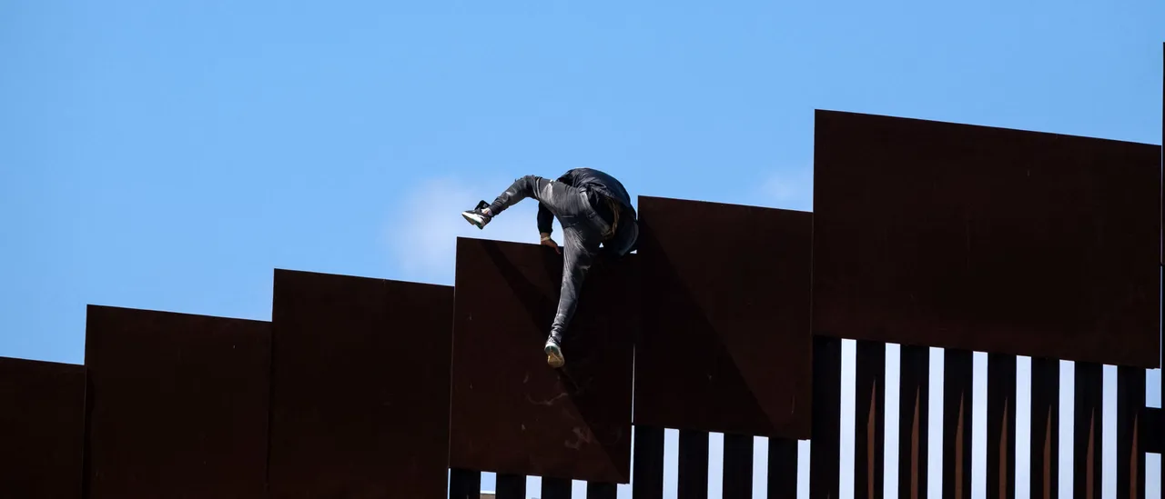 Hospitals Reporting Spike In Migrants Falling Off Border Wall, Needing ...