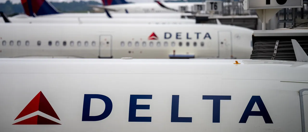 Video Shows Passengers Evacuate After Delta Air Lines Plane’s Engine ...