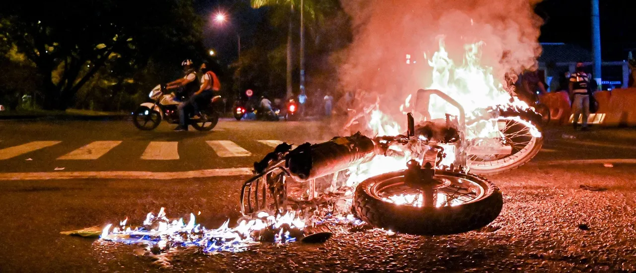 Man Sets One Hell Of Guinness World Record Involving Flaming Motorcycle ...