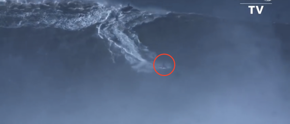 WATCH: Brazilian Surfer Rides 80-Foot Wave To Break Global Record | The ...