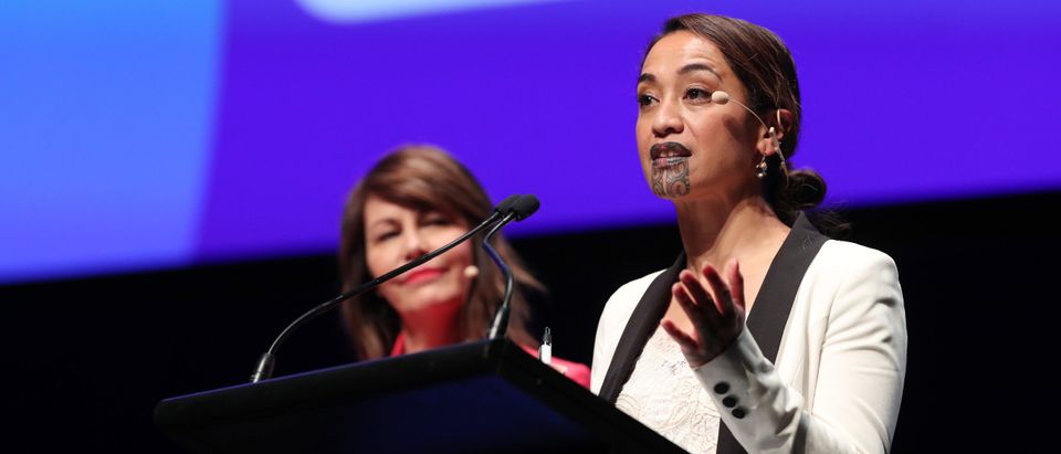 New Zealand Journalist With Face Tattoo Makes History Anchoring ...