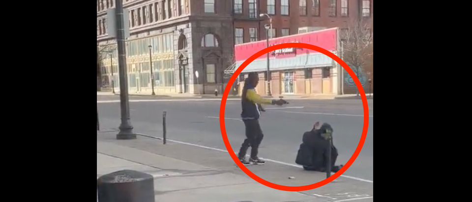 Man Shot Execution-Style In Broad Daylight As Onlookers Film | The ...
